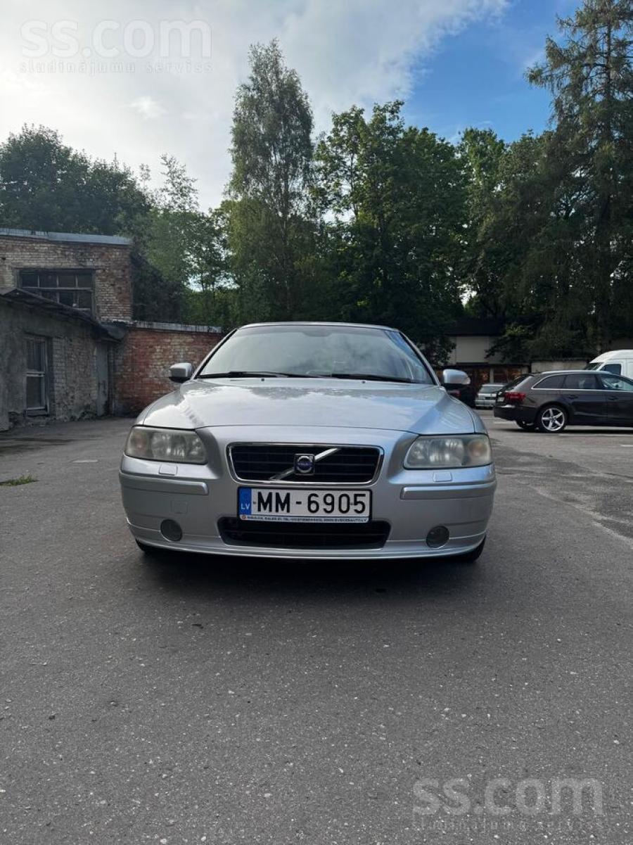 Grey Volvo S60 2009 in Riga, with an engine capacity of 2.40 L and mileage of 215 thousand km for 3900 €, photo 1 on AUTOMOTO.COM.LV