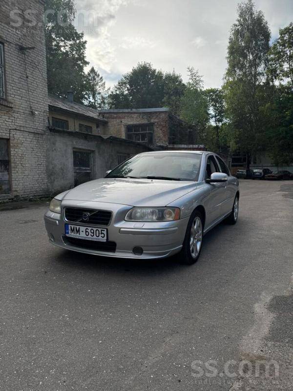 Pelēks Volvo S60 2009 Rīga, ar dzinēja tilpumu 2.40 L un nobraukumu 215 tūkst. km par 3900 €, foto 2 vietnē AUTOMOTO.COM.LV