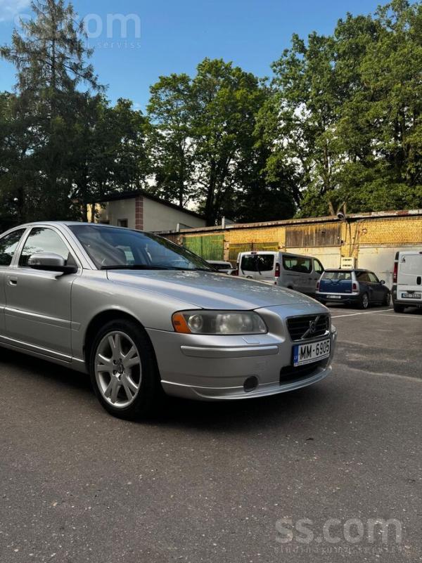 Pelēks Volvo S60 2009 Rīga, ar dzinēja tilpumu 2.40 L un nobraukumu 215 tūkst. km par 3900 €, foto 3 vietnē AUTOMOTO.COM.LV