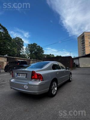 Grey Volvo S60 2009 in Riga, with an engine capacity of 2.40 L and mileage of 215 thousand km for 3900 €, photo 9 on AUTOMOTO.COM.LV