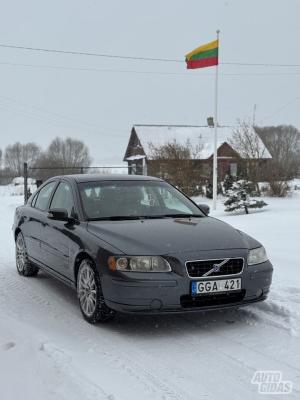 Pelēks Volvo S60 2009 Šalčininkai, ar dzinēja tilpumu 2.40 L un nobraukumu 269 tūkst. km par 2850 €, foto  vietnē AUTOMOTO.COM.LV