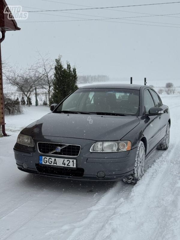 Grey Volvo S60 2009 in Salcininkai, with an engine capacity of 2.40 L and mileage of 269 thousand km for 2850 €, photo 2 on AUTOMOTO.COM.LV