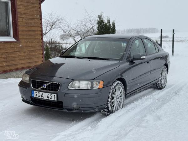 Grey Volvo S60 2009 in Salcininkai, with an engine capacity of 2.40 L and mileage of 269 thousand km for 2850 €, photo 3 on AUTOMOTO.COM.LV