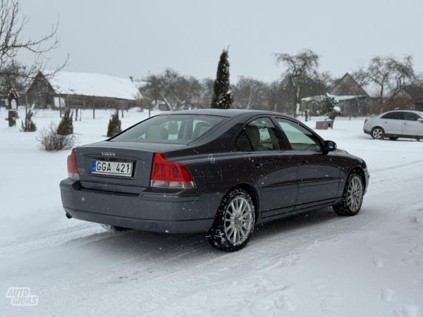 Grey Volvo S60 2009 in Salcininkai, with an engine capacity of 2.40 L and mileage of 269 thousand km for 2850 €, photo 4 on AUTOMOTO.COM.LV