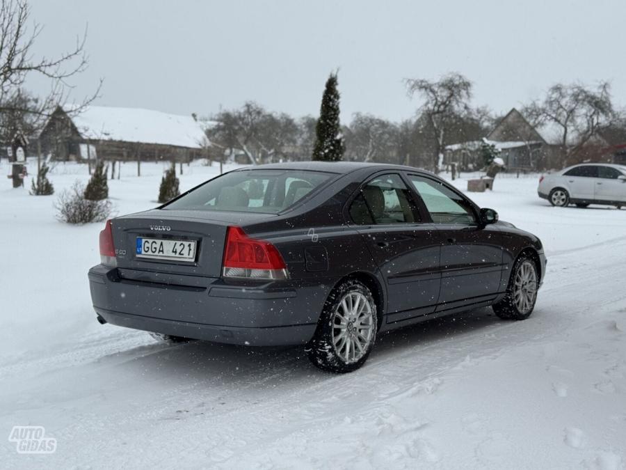 Pelēks Volvo S60 2009 Šalčininkai, ar dzinēja tilpumu 2.40 L un nobraukumu 269 tūkst. km par 2850 €, foto 4 vietnē AUTOMOTO.COM.LV