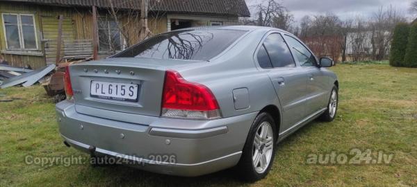 Grey Volvo S60 2009 in Tallinn, with an engine capacity of 2.40 L and mileage of 395 thousand km for 3999 €, photo 4 on AUTOMOTO.COM.LV