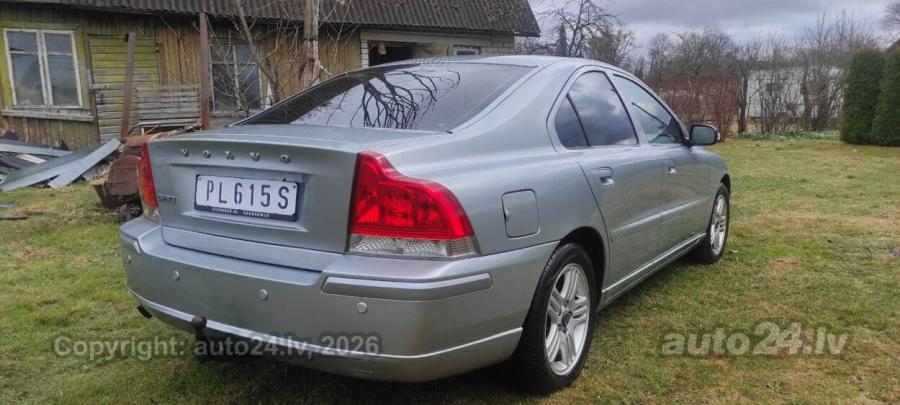 Grey Volvo S60 2009 in Tallinn, with an engine capacity of 2.40 L and mileage of 395 thousand km for 3999 €, photo 5 on AUTOMOTO.COM.LV