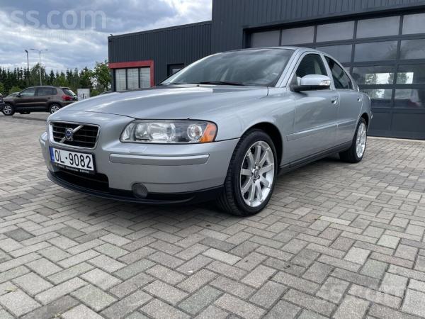 Pelēks Volvo S60 2009 Ogre, ar dzinēja tilpumu 2.40 L un nobraukumu 0 tūkst. km par 4970 €, foto 1 vietnē AUTOMOTO.COM.LV