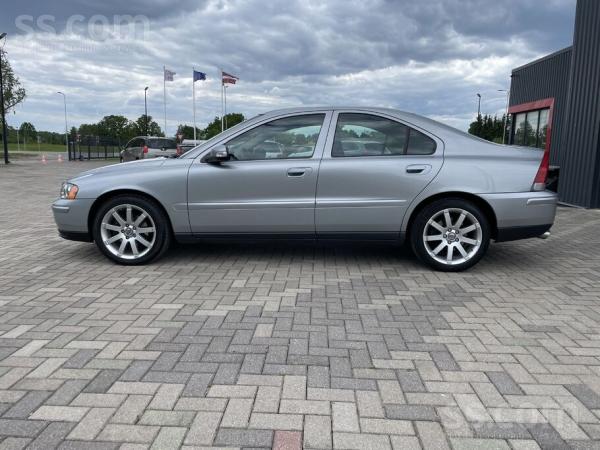 Pelēks Volvo S60 2009 Ogre, ar dzinēja tilpumu 2.40 L un nobraukumu 0 tūkst. km par 4970 €, foto 2 vietnē AUTOMOTO.COM.LV
