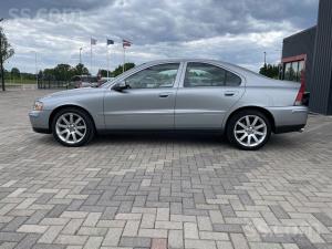 Pelēks Volvo S60 2009 Ogre, ar dzinēja tilpumu 2.40 L un nobraukumu 0 tūkst. km par 4970 €, foto 3 vietnē AUTOMOTO.COM.LV