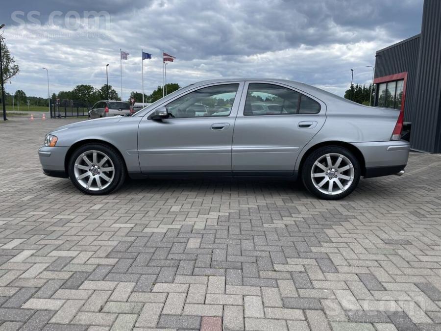 Pelēks Volvo S60 2009 Ogre, ar dzinēja tilpumu 2.40 L un nobraukumu 0 tūkst. km par 4970 €, foto 3 vietnē AUTOMOTO.COM.LV