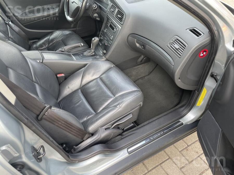 Pelēks Volvo S60 2009 Ogre, ar dzinēja tilpumu 2.40 L un nobraukumu 0 tūkst. km par 4970 €, foto 8 vietnē AUTOMOTO.COM.LV
