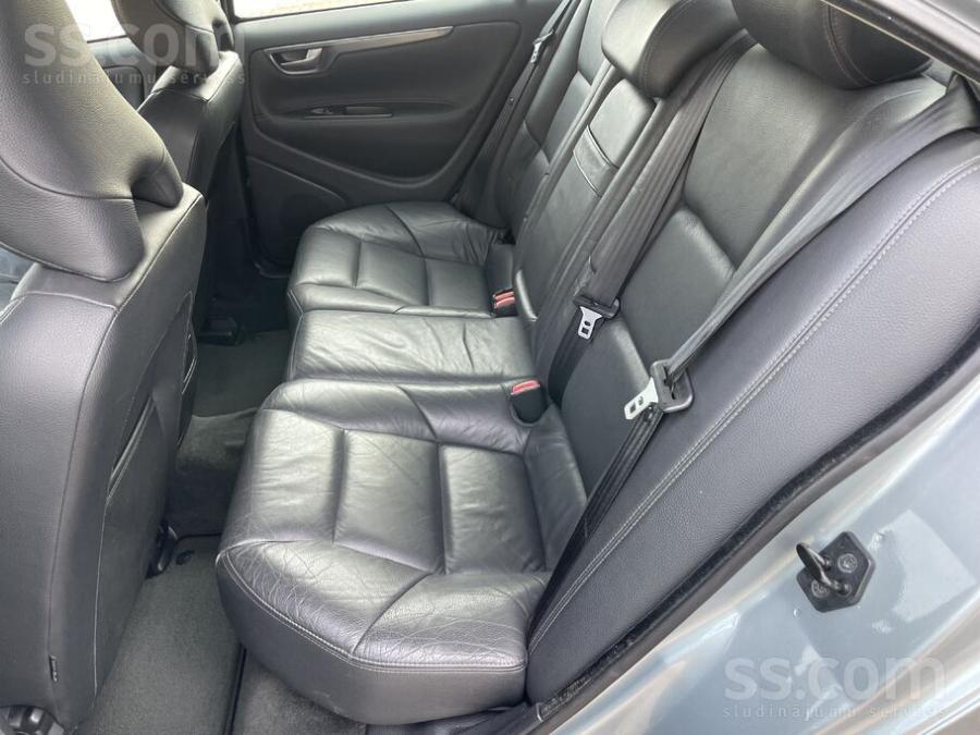 Pelēks Volvo S60 2009 Ogre, ar dzinēja tilpumu 2.40 L un nobraukumu 0 tūkst. km par 4970 €, foto 10 vietnē AUTOMOTO.COM.LV