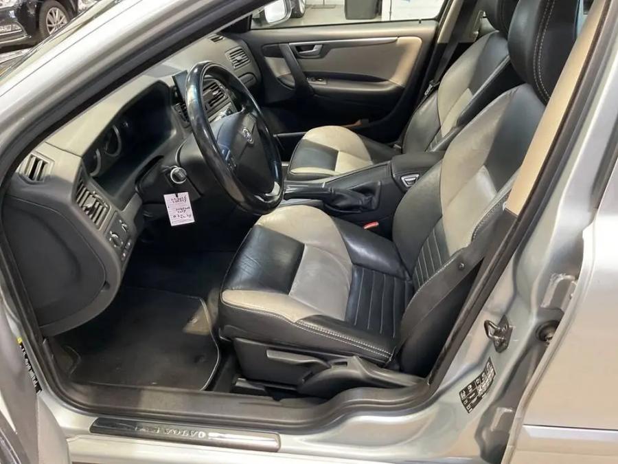 Pelēks Volvo S60 2009 Mārupe, ar dzinēja tilpumu 2.40 L un nobraukumu 271 tūkst. km par 4950 €, foto 4 vietnē AUTOMOTO.COM.LV