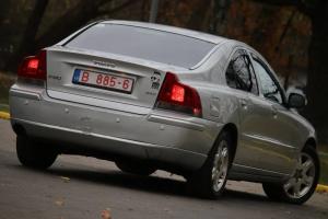 Grey Volvo S60 2009 in Riga, with an engine capacity of 2.40 L and mileage of 321 thousand km for 2490 €, photo 3 on AUTOMOTO.COM.LV