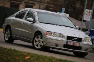 Grey Volvo S60 2009 in Riga, with an engine capacity of 2.40 L and mileage of 321 thousand km for 2490 €, photo 4 on AUTOMOTO.COM.LV