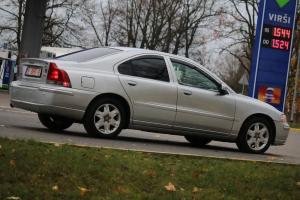 Grey Volvo S60 2009 in Riga, with an engine capacity of 2.40 L and mileage of 321 thousand km for 2490 €, photo 7 on AUTOMOTO.COM.LV