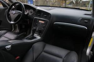 Grey Volvo S60 2009 in Riga, with an engine capacity of 2.40 L and mileage of 321 thousand km for 2490 €, photo 11 on AUTOMOTO.COM.LV