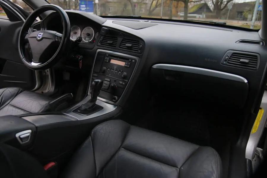 Grey Volvo S60 2009 in Riga, with an engine capacity of 2.40 L and mileage of 321 thousand km for 2490 €, photo 11 on AUTOMOTO.COM.LV