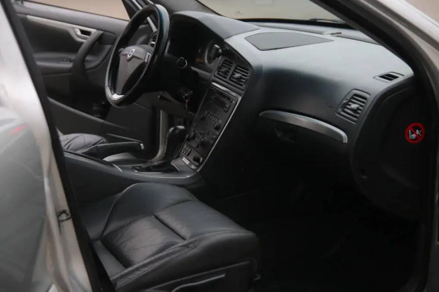 Grey Volvo S60 2009 in Riga, with an engine capacity of 2.40 L and mileage of 321 thousand km for 2490 €, photo 14 on AUTOMOTO.COM.LV