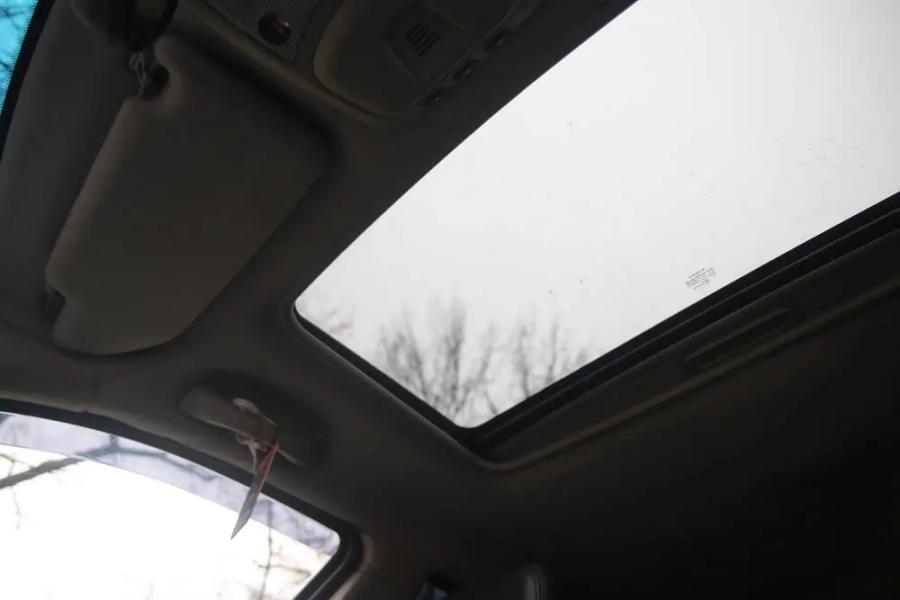 Grey Volvo S60 2009 in Riga, with an engine capacity of 2.40 L and mileage of 321 thousand km for 2490 €, photo 21 on AUTOMOTO.COM.LV