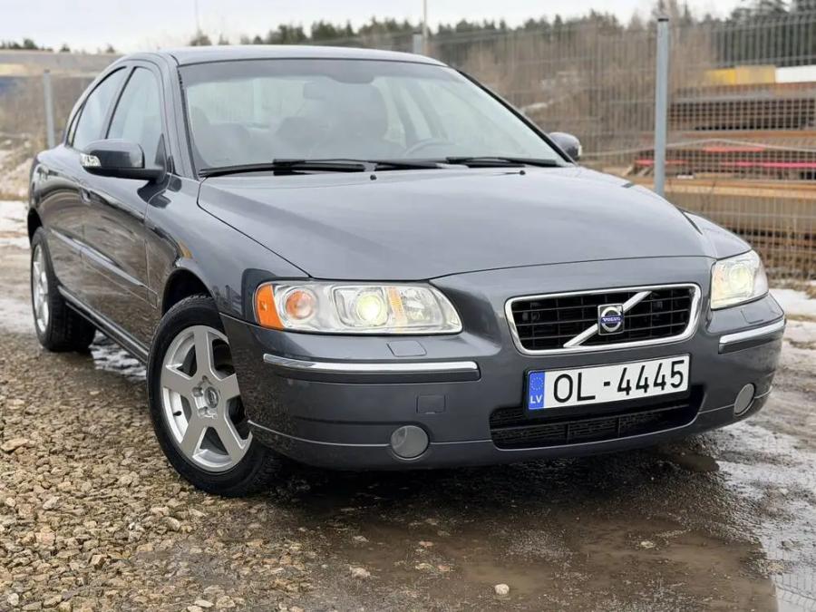 Pelēks Volvo S60 2009 Rīga, ar dzinēja tilpumu 2.50 L un nobraukumu 258 tūkst. km par 5995 €, foto 1 vietnē AUTOMOTO.COM.LV