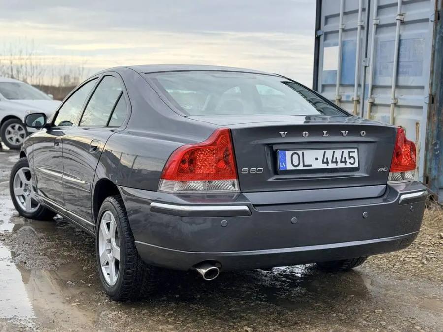 Pelēks Volvo S60 2009 Rīga, ar dzinēja tilpumu 2.50 L un nobraukumu 258 tūkst. km par 5995 €, foto 3 vietnē AUTOMOTO.COM.LV