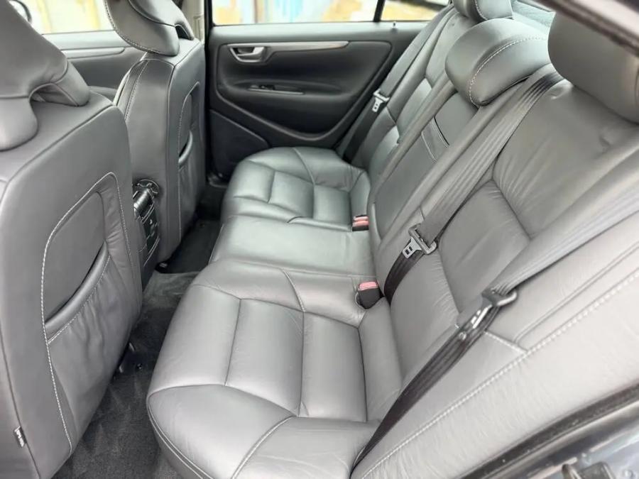 Pelēks Volvo S60 2009 Rīga, ar dzinēja tilpumu 2.50 L un nobraukumu 258 tūkst. km par 5995 €, foto 8 vietnē AUTOMOTO.COM.LV