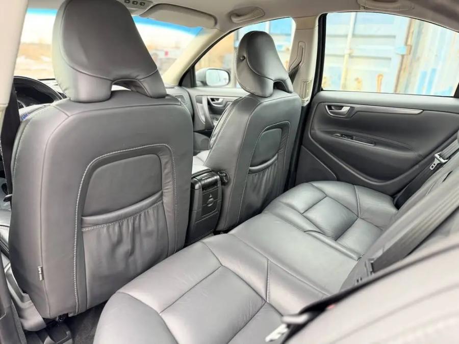 Pelēks Volvo S60 2009 Rīga, ar dzinēja tilpumu 2.50 L un nobraukumu 258 tūkst. km par 5995 €, foto 9 vietnē AUTOMOTO.COM.LV