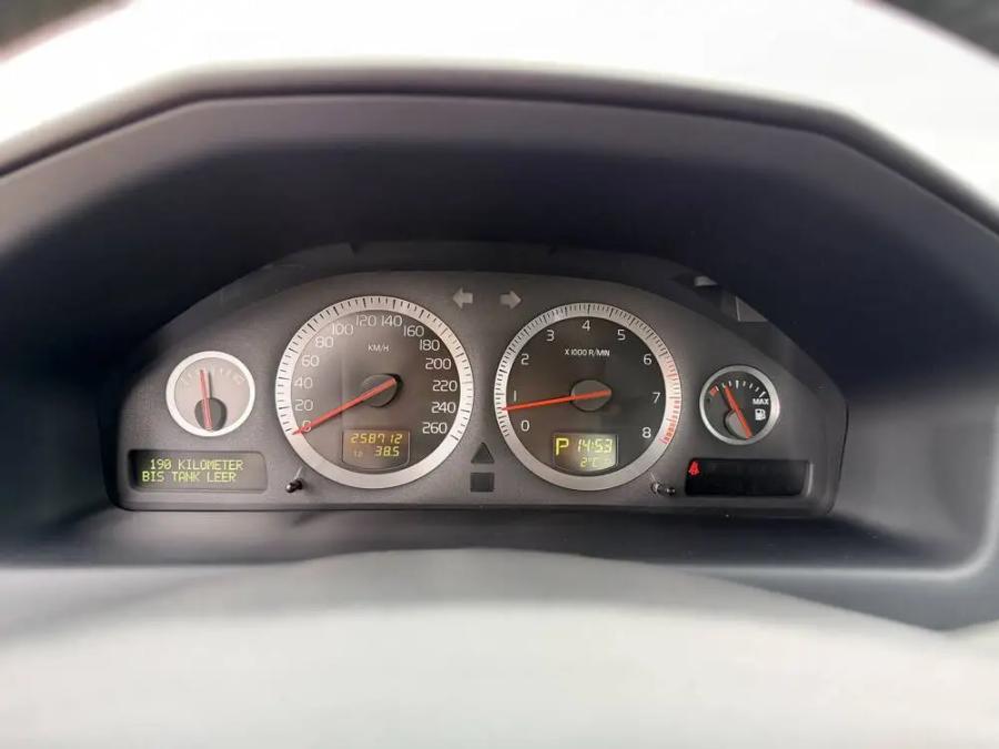 Pelēks Volvo S60 2009 Rīga, ar dzinēja tilpumu 2.50 L un nobraukumu 258 tūkst. km par 5995 €, foto 16 vietnē AUTOMOTO.COM.LV
