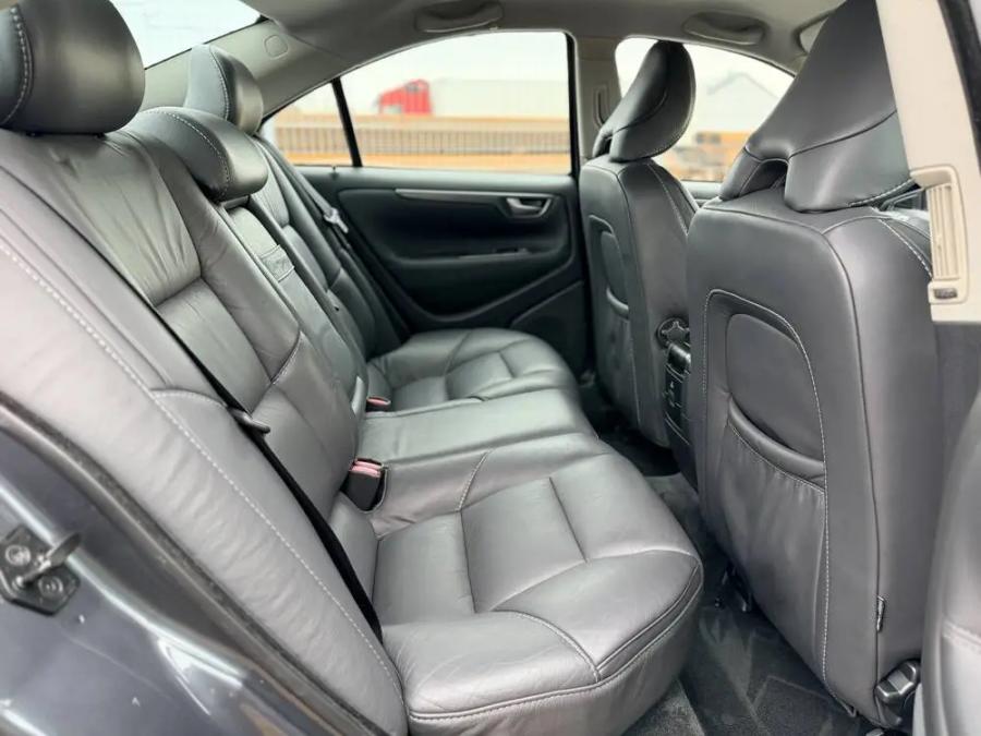 Pelēks Volvo S60 2009 Rīga, ar dzinēja tilpumu 2.50 L un nobraukumu 258 tūkst. km par 5995 €, foto 17 vietnē AUTOMOTO.COM.LV