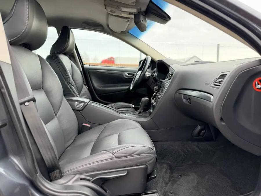 Pelēks Volvo S60 2009 Rīga, ar dzinēja tilpumu 2.50 L un nobraukumu 258 tūkst. km par 5995 €, foto 19 vietnē AUTOMOTO.COM.LV