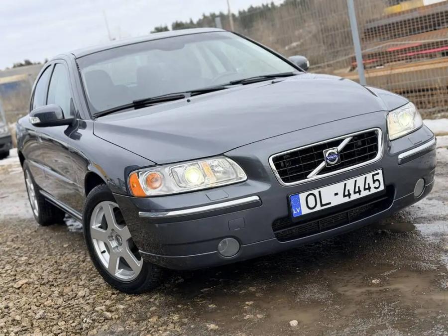 Pelēks Volvo S60 2009 Rīga, ar dzinēja tilpumu 2.50 L un nobraukumu 258 tūkst. km par 5995 €, foto 22 vietnē AUTOMOTO.COM.LV