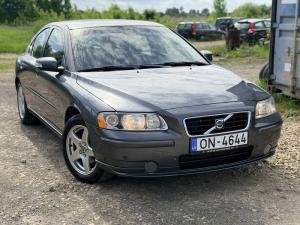 Grey Volvo S60 2009 in Riga, with an engine capacity of 2.40 L and mileage of 253 thousand km for 3995 €, photo  on AUTOMOTO.COM.LV