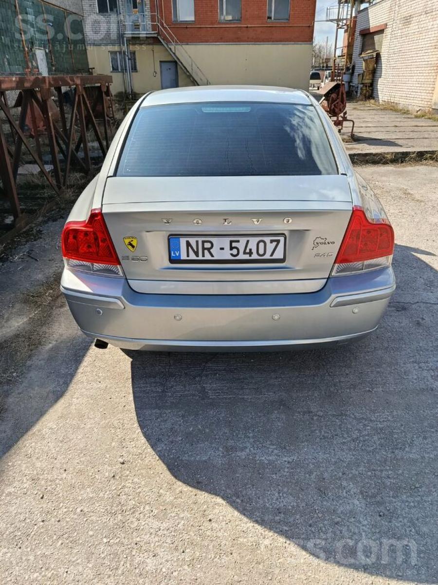 Grey Volvo S60 2009 in Riga, with an engine capacity of 2.40 L and mileage of 366 thousand km for 3200 €, photo 3 on AUTOMOTO.COM.LV