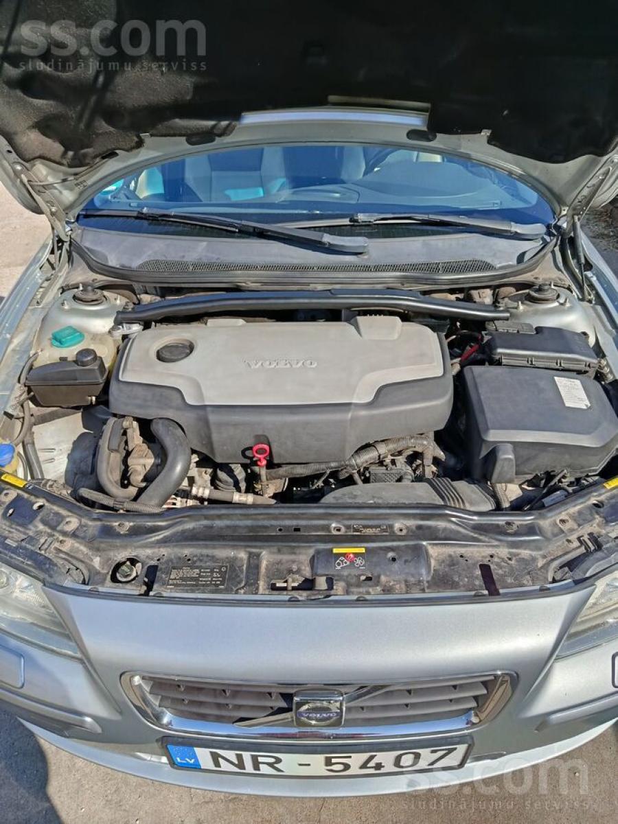 Grey Volvo S60 2009 in Riga, with an engine capacity of 2.40 L and mileage of 366 thousand km for 3200 €, photo 5 on AUTOMOTO.COM.LV