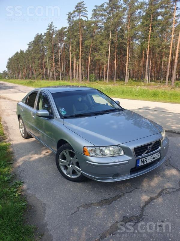 Grey Volvo S60 2009 in Riga, with an engine capacity of 2.40 L and mileage of 369 thousand km for 2750 €, photo 1 on AUTOMOTO.COM.LV