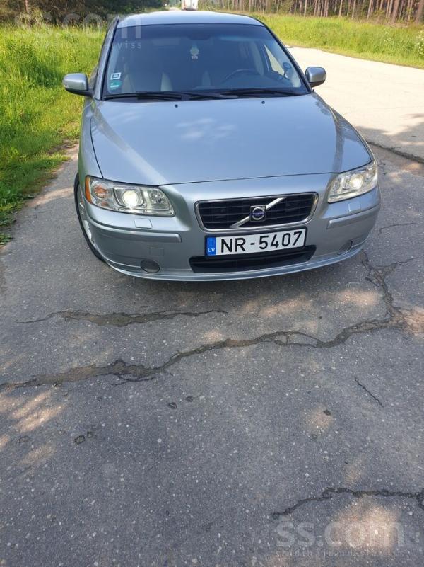 Grey Volvo S60 2009 in Riga, with an engine capacity of 2.40 L and mileage of 369 thousand km for 2750 €, photo 3 on AUTOMOTO.COM.LV