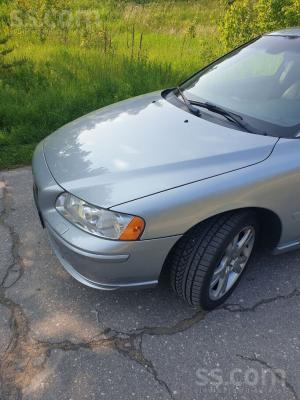 Grey Volvo S60 2009 in Riga, with an engine capacity of 2.40 L and mileage of 369 thousand km for 2750 €, photo 4 on AUTOMOTO.COM.LV
