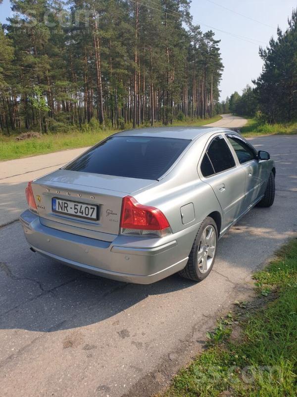 Grey Volvo S60 2009 in Riga, with an engine capacity of 2.40 L and mileage of 369 thousand km for 2750 €, photo 5 on AUTOMOTO.COM.LV