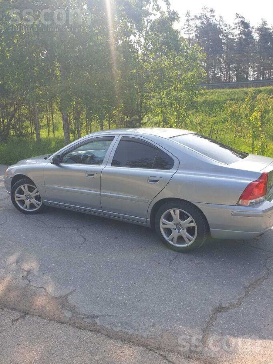 Grey Volvo S60 2009 in Riga, with an engine capacity of 2.40 L and mileage of 369 thousand km for 2750 €, photo 6 on AUTOMOTO.COM.LV
