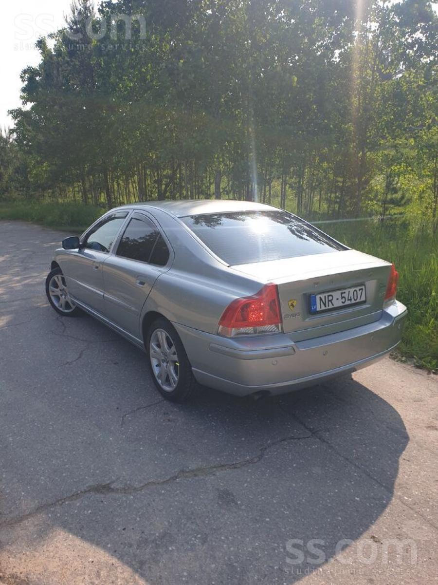 Grey Volvo S60 2009 in Riga, with an engine capacity of 2.40 L and mileage of 369 thousand km for 2750 €, photo 7 on AUTOMOTO.COM.LV
