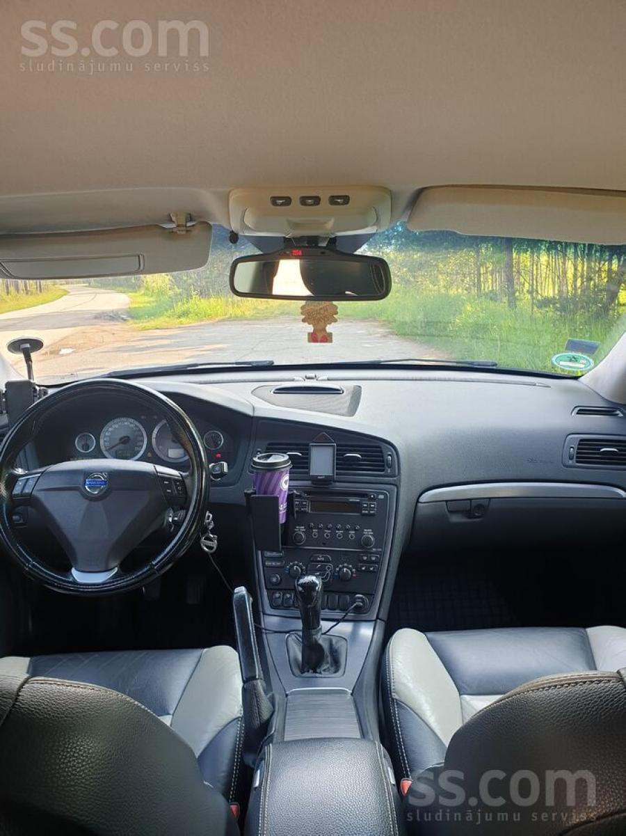 Grey Volvo S60 2009 in Riga, with an engine capacity of 2.40 L and mileage of 369 thousand km for 2750 €, photo 13 on AUTOMOTO.COM.LV