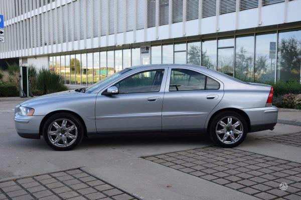 Grey Volvo S60 2009 in Vilnius, with an engine capacity of 2.40 L and mileage of 440 thousand km for 2250 €, photo 7 on AUTOMOTO.COM.LV