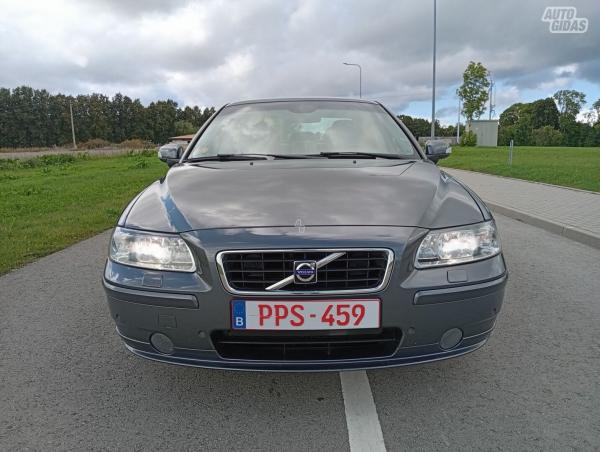 Volvo S60 2009 in Vilnius on AUTOMOTO.COM.LV Grey Volvo S60 2009 in Vilnius, with an engine capacity of 2.40 L and mileage of 262 thousand km for 3300 €, photo 3 on AUTOMOTO.COM.LV