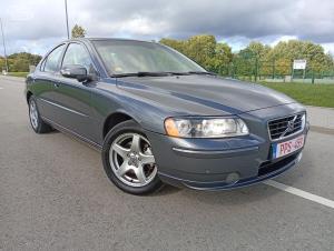 Grey Volvo S60 2009 in Vilnius, with an engine capacity of 2.40 L and mileage of 262 thousand km for 3300 €, photo 4 on AUTOMOTO.COM.LV