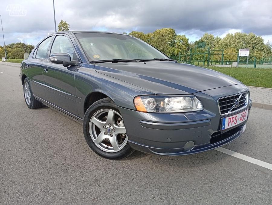 Grey Volvo S60 2009 in Vilnius, with an engine capacity of 2.40 L and mileage of 262 thousand km for 3300 €, photo 4 on AUTOMOTO.COM.LV