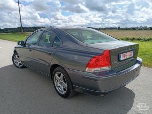 Grey Volvo S60 2009 in Vilnius, with an engine capacity of 2.40 L and mileage of 262 thousand km for 3300 €, photo 5 on AUTOMOTO.COM.LV