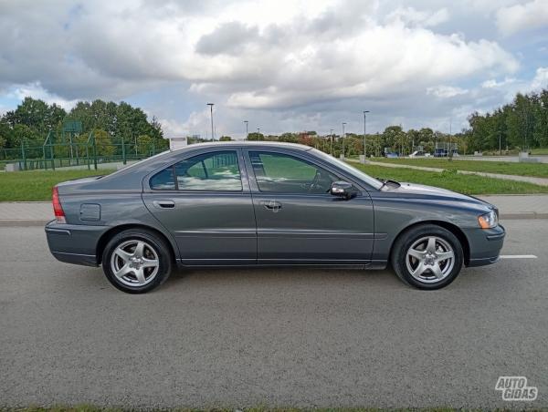 Volvo S60 2009 in Vilnius on AUTOMOTO.COM.LV Grey Volvo S60 2009 in Vilnius, with an engine capacity of 2.40 L and mileage of 262 thousand km for 3300 €, photo 8 on AUTOMOTO.COM.LV