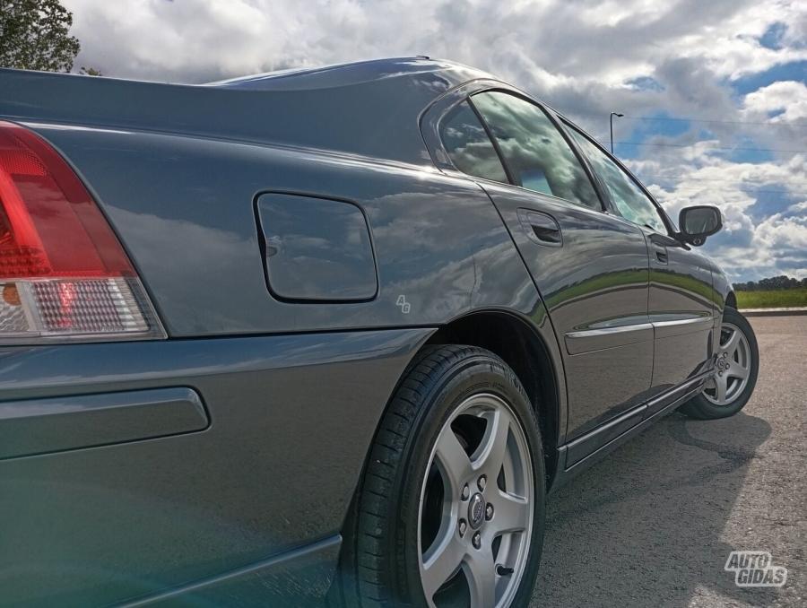 Grey Volvo S60 2009 in Vilnius, with an engine capacity of 2.40 L and mileage of 262 thousand km for 3300 €, photo 11 on AUTOMOTO.COM.LV